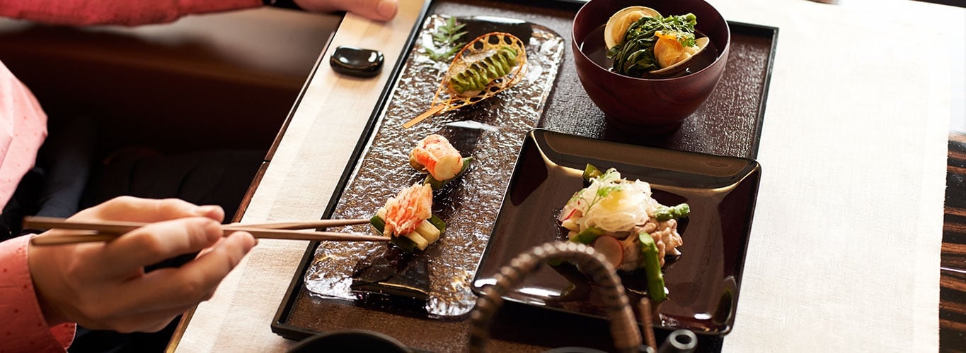 Layanan First Class Dining Experience | Maskapai Garuda Indonesia ...